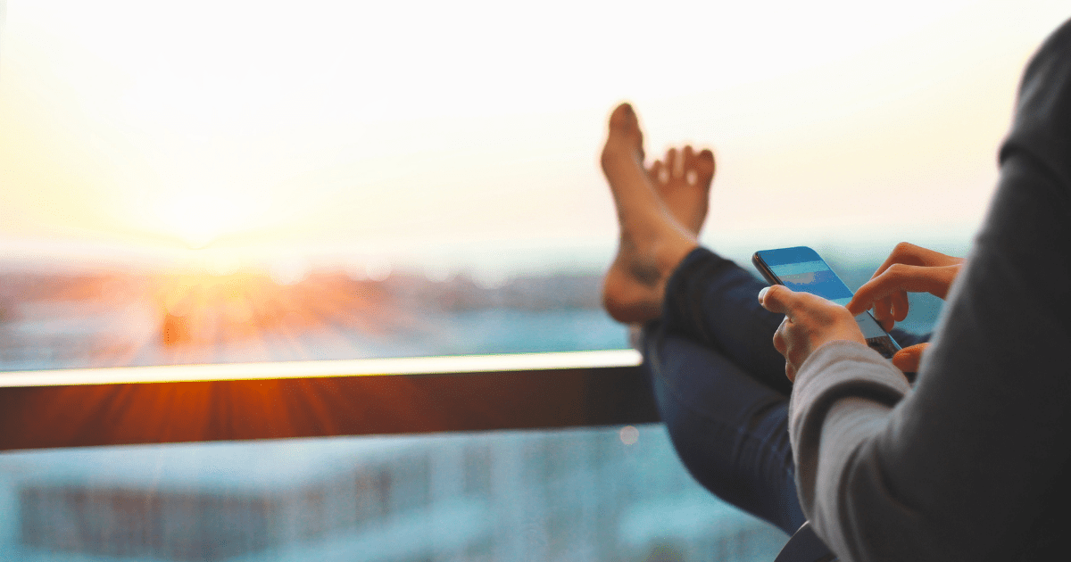 How To Make It Through Friday Night Without Drinking - The Sober School